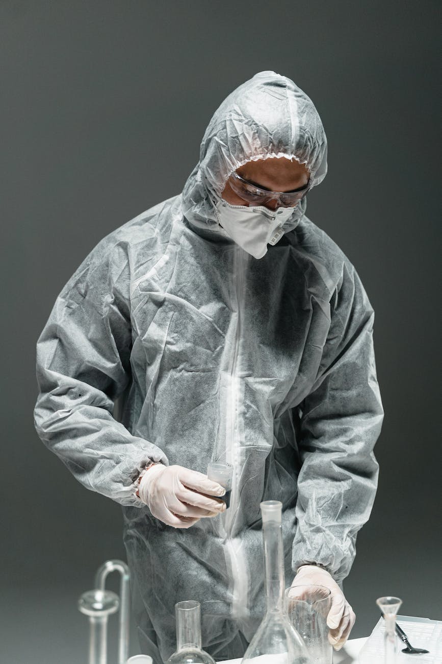 Produsen Seragam Cleanroom Custom: Solusi Kebersihan Industri